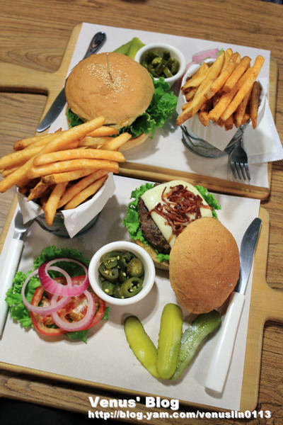 【台北師大】1885 BURGER STORE - 跟著小V吃喝玩樂